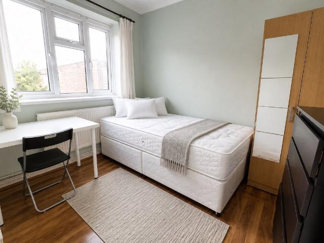 St. Leonards Street, London E3, Room to rent, £750 pcm | PrimeLocation