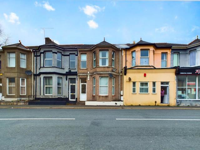 St Levan Road, Plymouth PL2 2 bed flat to rent £900 pcm £208 pw