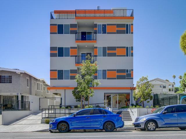 ST Living at 549 N Heliotrope Dr | Fresh & Modern for the Best of LA Living!