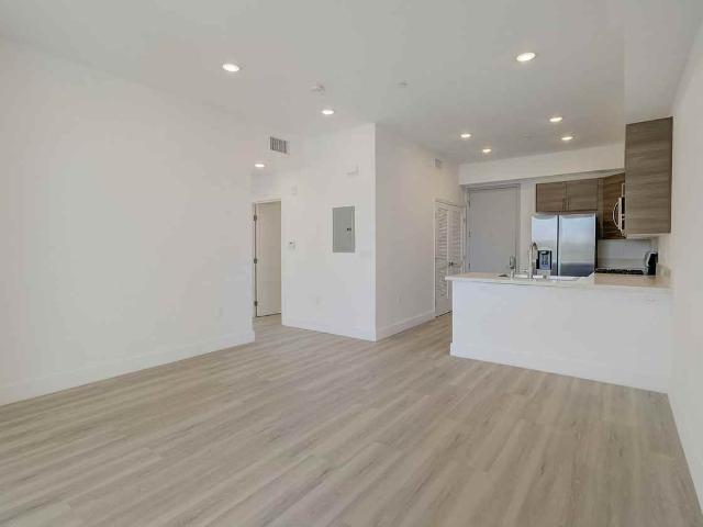 ST Living at 549 N Heliotrope Dr | Fresh & Modern for the Best of LA Living! Studio Apartment for Rent at 549 N Heliotrope Dr, Los Angeles, CA 90004 Wilshire Center Koreatown