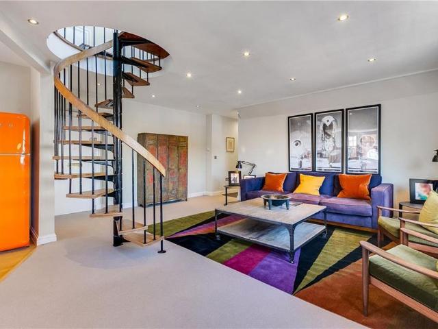 St Loo Court, London SW3 2 bed flat to rent £5,200 pcm £1,200 pw