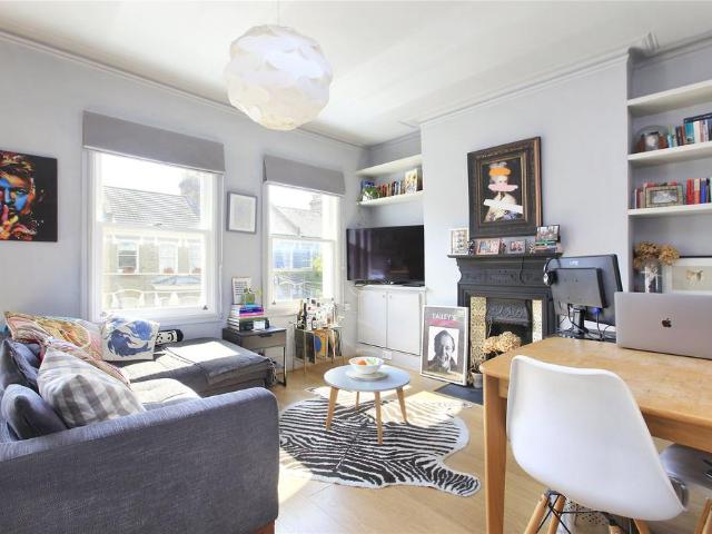St Luke's Avenue, Clapham SW4 2 bed flat to rent £2,500 pcm £577 pw