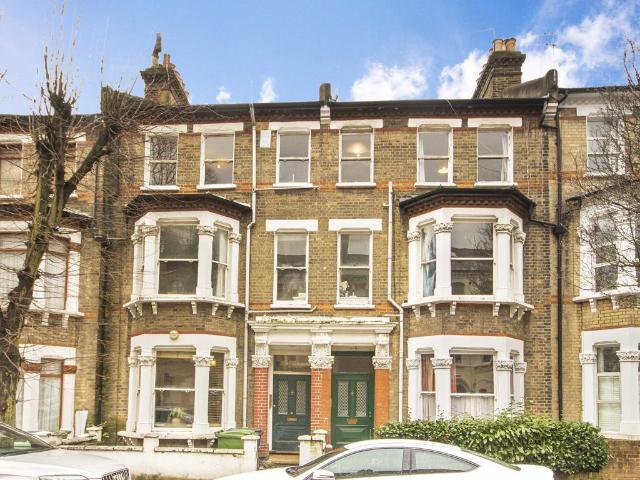 St. Luke's Avenue, Clapham SW4, 2 bed flat to rent, £2,500 pcm | PrimeLocation