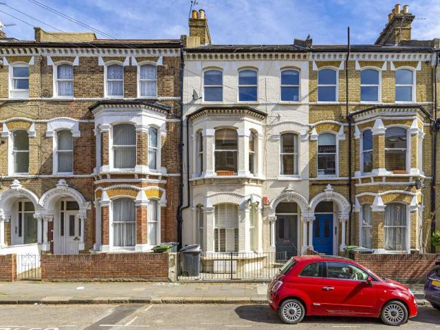 St. Luke's Avenue, Clapham SW4, 2 bed flat to rent, £2,500 pcm | PrimeLocation
