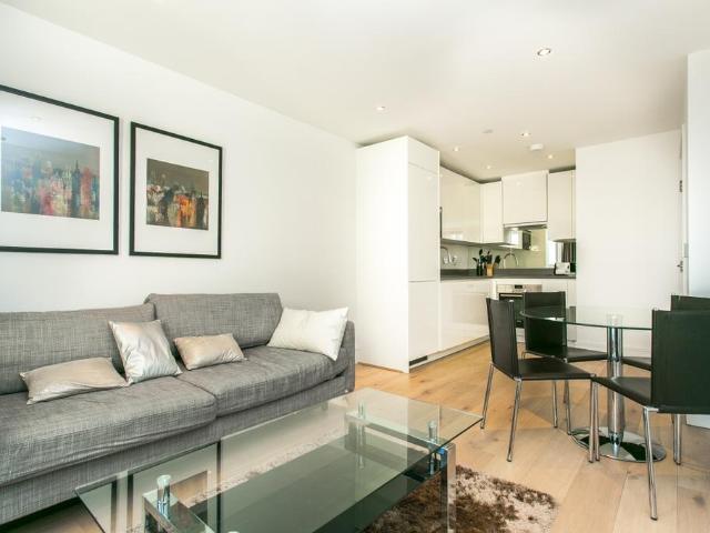St. Luke's Avenue London SW4 1 bed apartment to rent £2,150 pcm £496 pw
