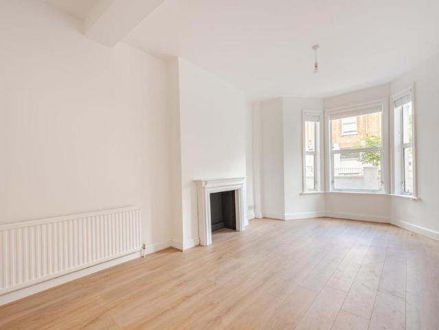 St. Luke's Avenue, London SW4 1 bed flat to rent £2,000 pcm £462 pw