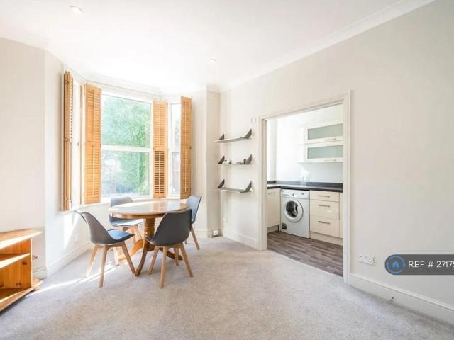 St Luke's Avenue, London, SW4 1 bed flat to rent £2,150 pcm £496 pw