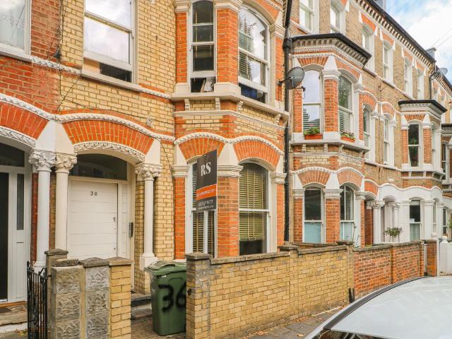 St.Luke's Avenue, London SW4, 2 bed flat to rent, £2,200 pcm | PrimeLocation