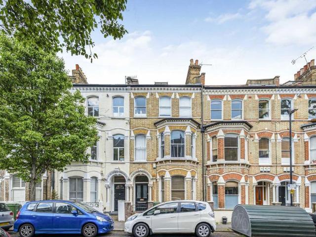 St. Luke's Avenue, London SW4 3 bed flat to rent £3,650 pcm £842 pw
