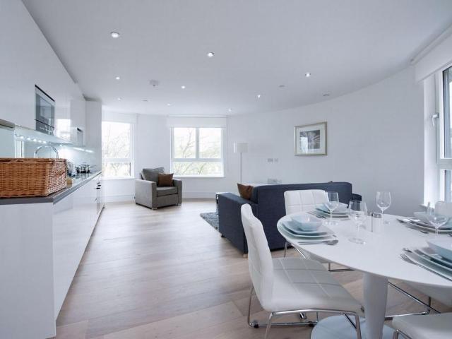 St. Luke's Avenue, SW4 2 bed property to rent £2,700 pcm £623 pw