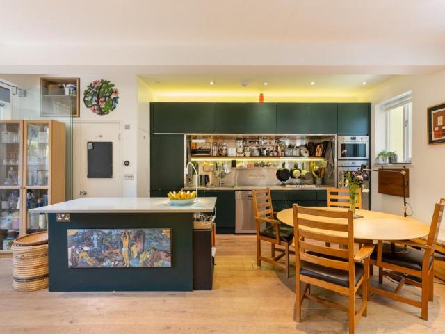 St. Lukes Mews, Notting Hill, London. 2 bed mews to rent £8,996 pcm £2,076 pw