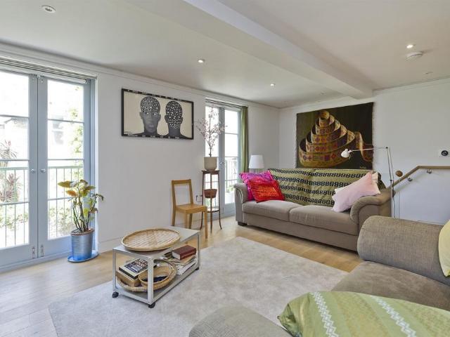 St Lukes Mews, London, W11 2 bed detached house to rent £8,996 pcm £2,076 pw