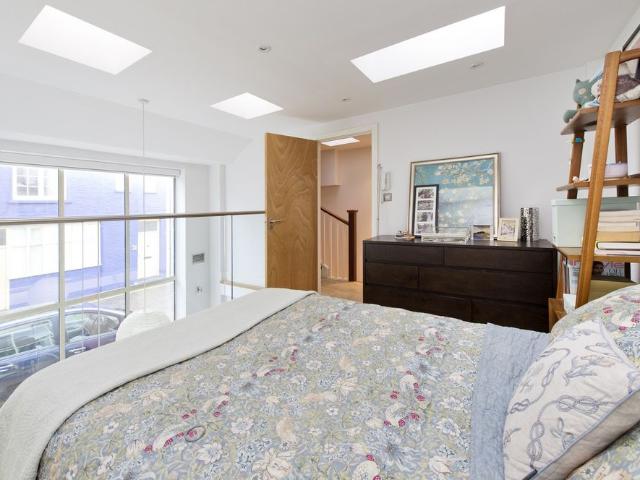 St Lukes Mews, W11