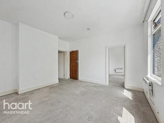 St Lukes Road, Maidenhead 2 bed apartment to rent £1,450 pcm £335 pw