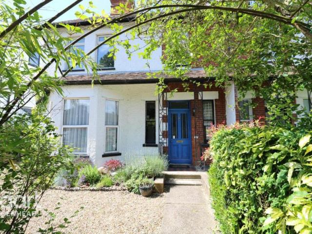 St Lukes Road, Maidenhead 2 bed apartment to rent £1,450 pcm £335 pw