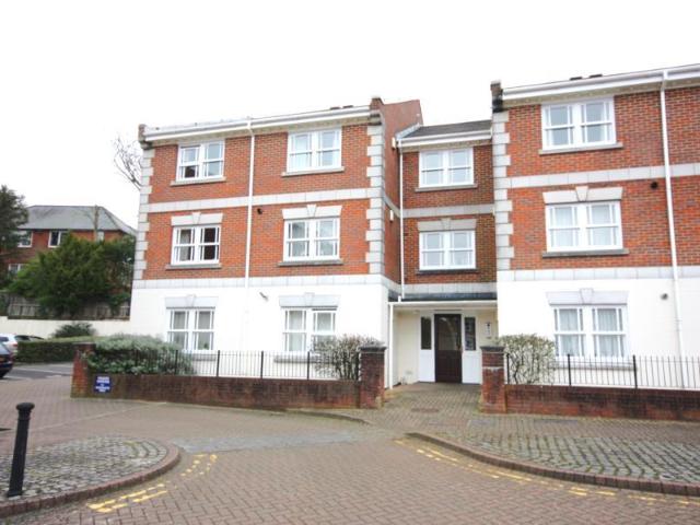 St Lukes Square, Guildford GU1 1 bed apartment to rent £1,450 pcm £335 pw
