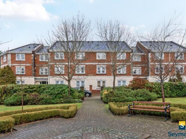 St Lukes Square, Guildford GU1 1 bed flat to rent £1,450 pcm £335 pw