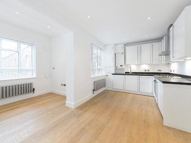St Martin's Lane, Covent Garden, WC2N Studio to rent £2,535 pcm £585 pw