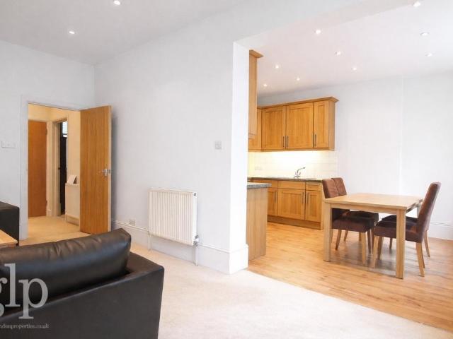 St. Martin's Lane, Covent Garden, WC2N 1 bed apartment to rent £3,142 pcm £725 pw