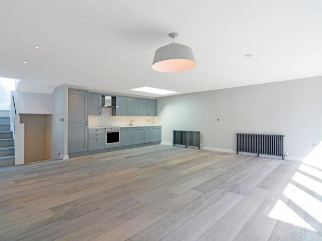St. Martin's Lane, Covent Garden, WC2N 2 bed apartment to rent £6,717 pcm £1,550 pw