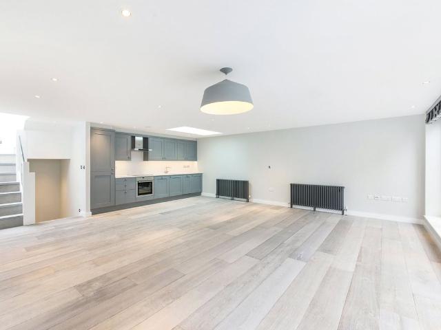St Martins Lane, Covent Garden WC2N, 2 bed flat to rent, £6,717 pcm | PrimeLocation