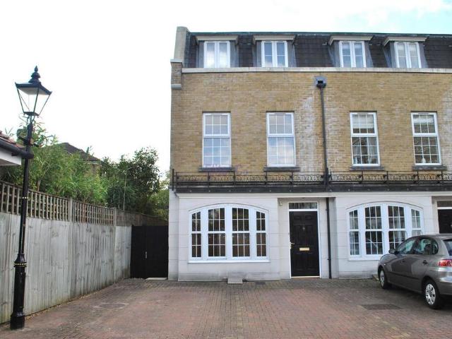 St Martins Lane, Beckenham, BR3 3 bed townhouse to rent £2,900 pcm £669 pw