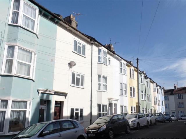 St. Martins Place, Brighton 4 bed house to rent £1,950 pcm £450 pw