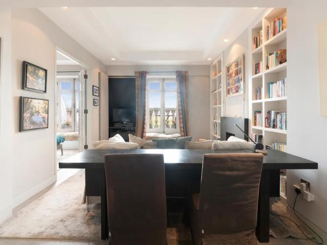 St. Martin's Place, London 1 bed flat to rent £4,225 pcm £975 pw