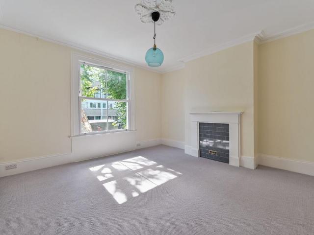St Martin's Road, Stockwell, London, SW9 3 bed end of terrace house to rent £5,000 pcm £1,154 pw