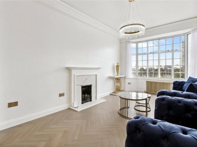 St Mary Abbots Court, Warwick. 1 bed flat to rent £2,950 pcm £681 pw