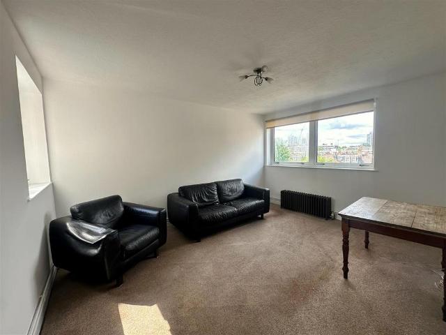 St Mary Le Park Court, London SW11 2 bed flat to rent £2,250 pcm £519 pw
