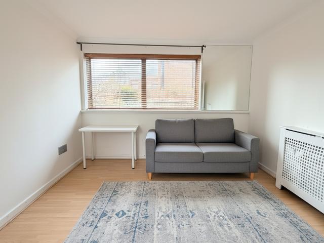 St. Mary Le Park Court, Parkgate. 2 bed apartment to rent £2,301 pcm £531 pw
