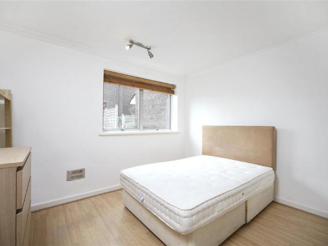 St. Mary Le Park Court, Parkgate. 2 bed flat to rent £2,300 pcm £531 pw