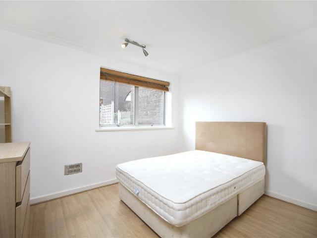 St. Mary Le Park Court, Parkgate Road, London SW11, 2 bed flat to rent, £2,300 pcm | PrimeLocation