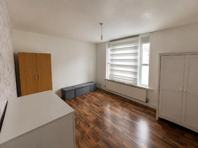St. Mary Road, London E17 1 bed flat to rent £1,750 pcm £404 pw