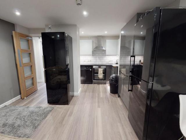 St. Mary Street, Cardiff CF10 6 bed flat share to rent £3,900 pcm £900 pw