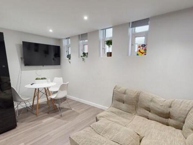 St. Mary Street, Cardiff city, 6 Bedroom Flat