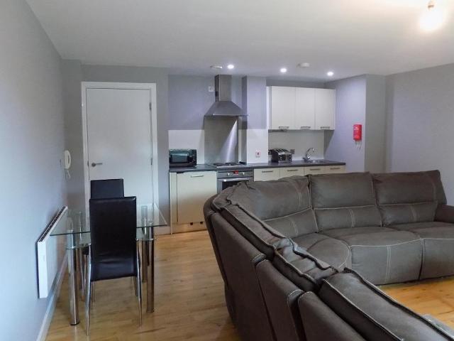 St Mary`s Road, Sheffield S2 3 bed ground floor flat to rent £1,235 pcm £285 pw