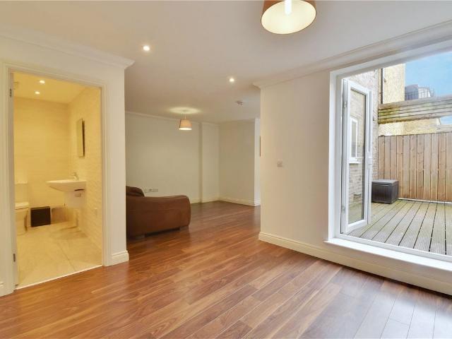 St. Marys View, Watford, Hertfordshire WD18, 2 bed flat to rent, £1,750 pcm | PrimeLocation