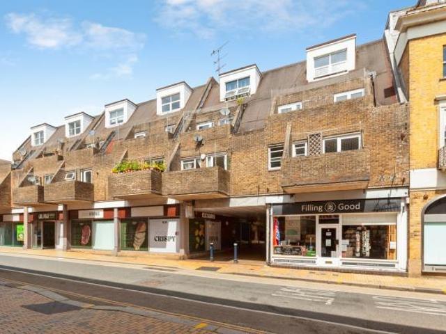 St. Marys Walk, Maidenhead, SL6 3 bed flat to rent £1,750 pcm £404 pw