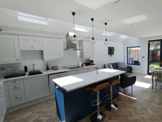St Mary's Catholic Primary School, Russell Road, London, SW19 1QL, United Kingdom | 4 bed apartment for rent #166045632 | Rentberry