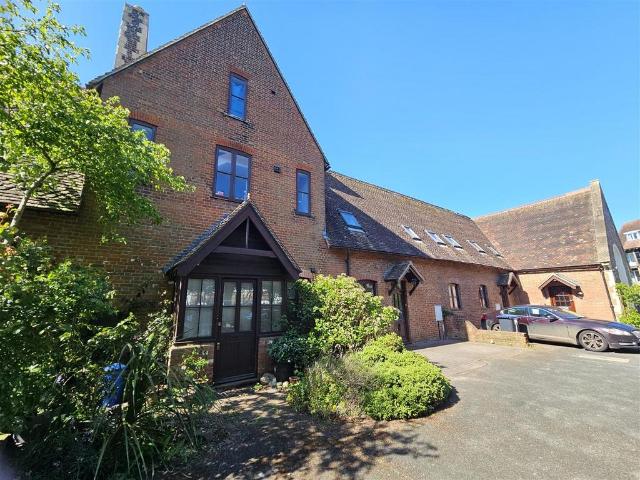 St Marys Court, Canterbury 2 bed terraced house to rent £1,550 pcm £358 pw
