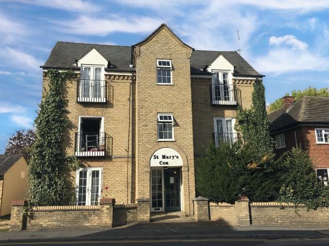 St. Marys Court, Huntingdon PE29, 2 bed flat to rent, £900 pcm | PrimeLocation
