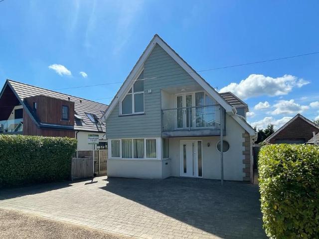 St Marys Grove, Seasalter, Whitstable 4 bed detached house to rent £2,450 pcm £565 pw