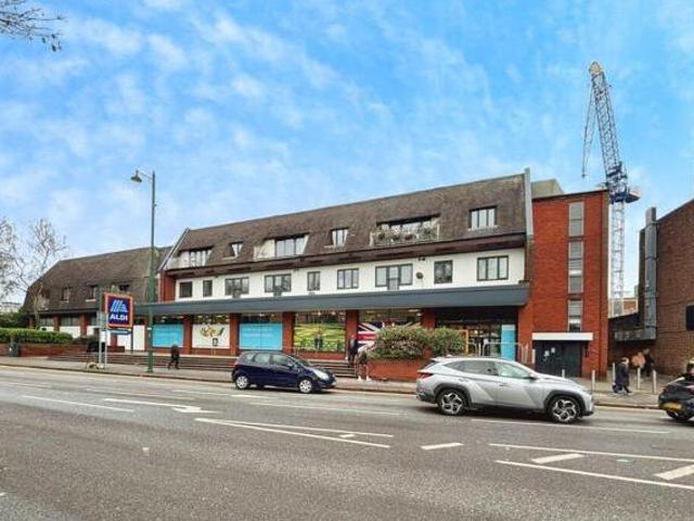 St Marys Lane, Upminster, 2 Bedroom Flat