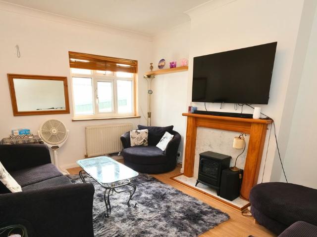St. Marys Lane, Upminster RM14, 2 bed flat to rent, £1,400 pcm | PrimeLocation