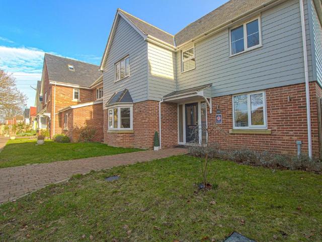 St. Marys Road, Great Bentley. 4 bed detached house to rent £2,650 pcm £612 pw