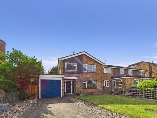 St. Marys Road, Langley, 4 Bedroom Detached