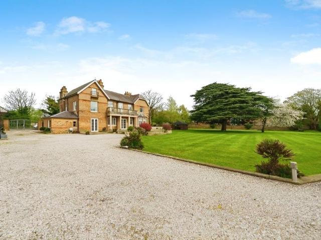 St Marys Road, Langley SL3 6 bed detached house to rent £7,000 pcm £1,615 pw