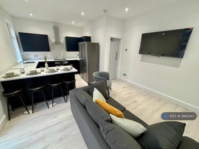 St. Mary's Road, London, E10 5 bed end of terrace house to rent £4,500 pcm £1,038 pw